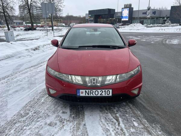 Red Honda Civic 2008 in Vilnius, with an engine capacity of 2.20 L and mileage of 282 thousand km for 1750 €, photo 2 on AUTOMOTO.COM.LV