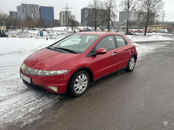 Red Honda Civic 2008 in Vilnius, with an engine capacity of 2.20 L and mileage of 282 thousand km for 1750 €, photo 3 on AUTOMOTO.COM.LV
