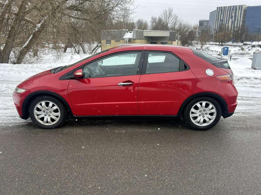 Red Honda Civic 2008 in Vilnius, with an engine capacity of 2.20 L and mileage of 282 thousand km for 1750 €, photo 4 on AUTOMOTO.COM.LV