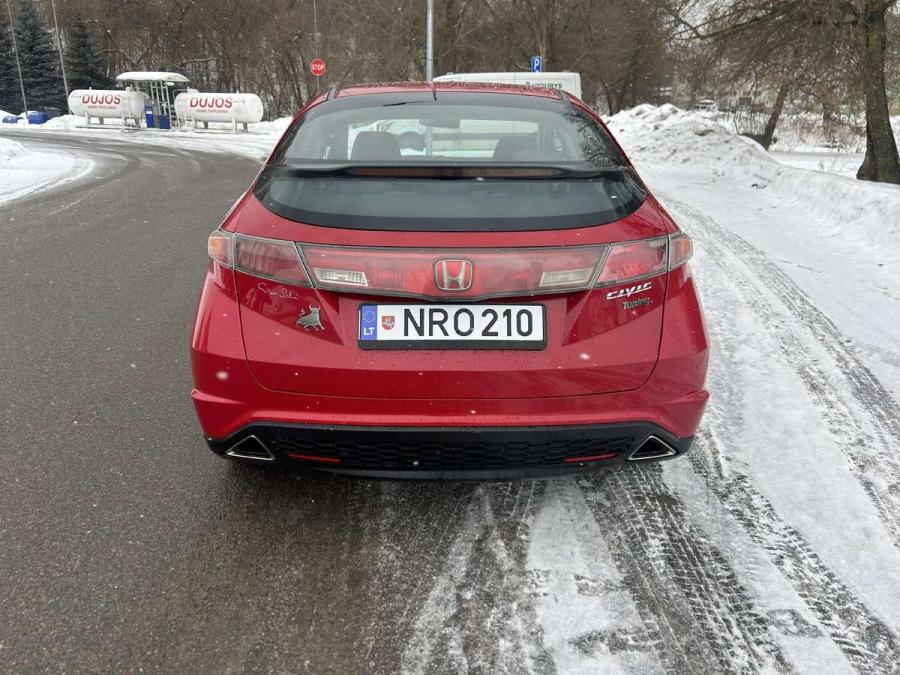Red Honda Civic 2008 in Vilnius, with an engine capacity of 2.20 L and mileage of 282 thousand km for 1750 €, photo 6 on AUTOMOTO.COM.LV
