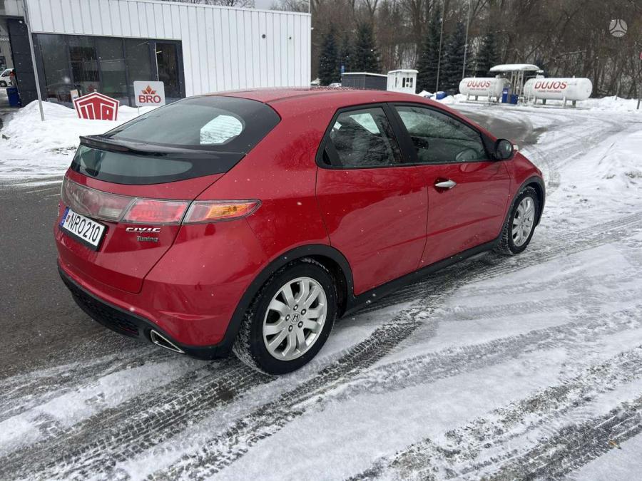 Red Honda Civic 2008 in Vilnius, with an engine capacity of 2.20 L and mileage of 282 thousand km for 1750 €, photo 7 on AUTOMOTO.COM.LV