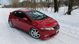 Red Honda Civic 2008 in Riga, with an engine capacity of 2.00 L and mileage of 210 thousand km for 6600 €, photo 2 on AUTOMOTO.COM.LV