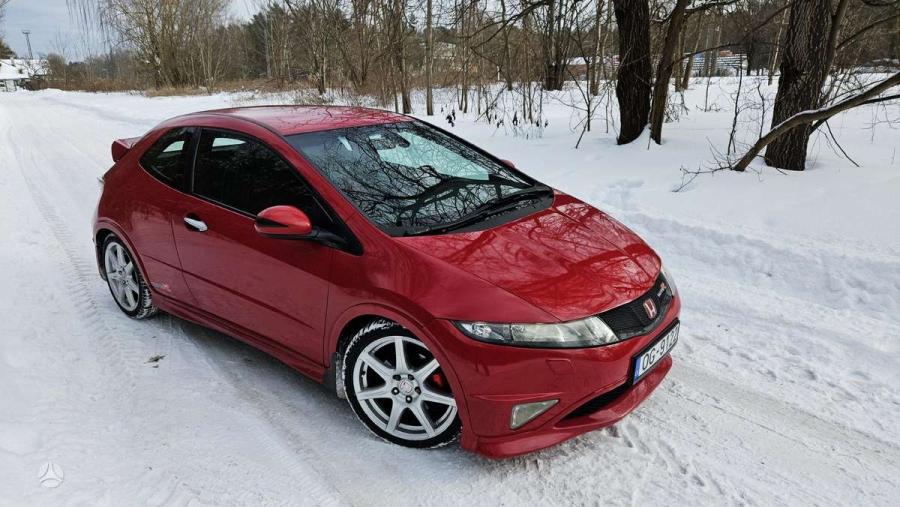 Red Honda Civic 2008 in Riga, with an engine capacity of 2.00 L and mileage of 210 thousand km for 6600 €, photo 2 on AUTOMOTO.COM.LV