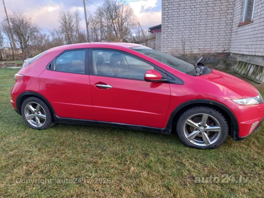 Red Honda Civic 2008 in Tallinn, with an engine capacity of 1.80 L and mileage of 256 thousand km for 3000 €, photo 3 on AUTOMOTO.COM.LV
