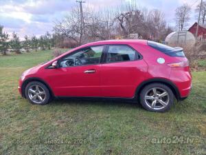 Red Honda Civic 2008 in Tallinn, with an engine capacity of 1.80 L and mileage of 256 thousand km for 3000 €, photo 5 on AUTOMOTO.COM.LV