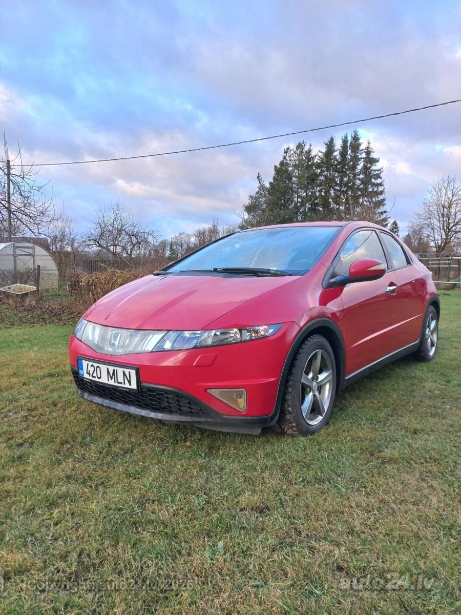 Red Honda Civic 2008 in Tallinn, with an engine capacity of 1.80 L and mileage of 256 thousand km for 3000 €, photo 6 on AUTOMOTO.COM.LV