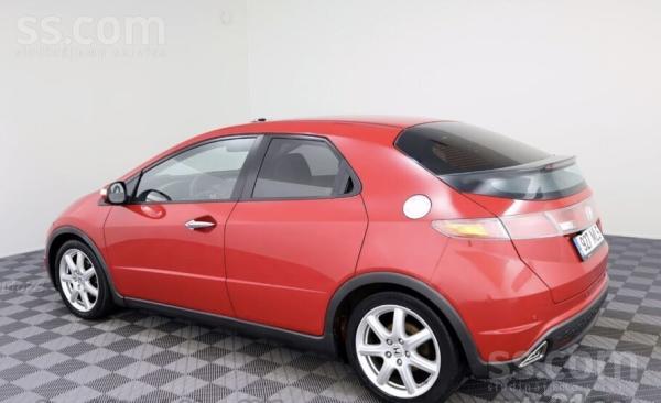 Red Honda Civic 2008 in Talsi, with an engine capacity of 1.80 L and mileage of 227 thousand km for 2450 €, photo 4 on AUTOMOTO.COM.LV