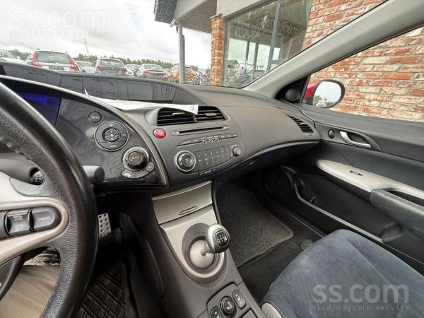 Red Honda Civic 2008 in Talsi, with an engine capacity of 1.80 L and mileage of 227 thousand km for 2450 €, photo 10 on AUTOMOTO.COM.LV