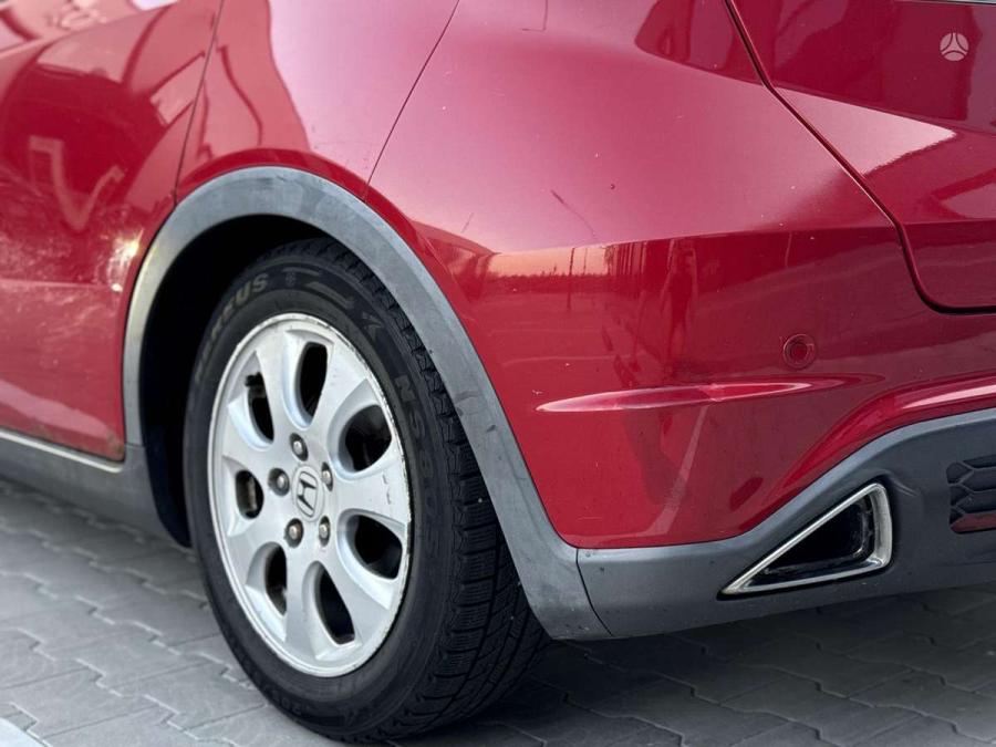 Red Honda Civic 2008 in Vilnius, with an engine capacity of 2.20 L and mileage of 197 thousand km for 2770 €, photo 5 on AUTOMOTO.COM.LV