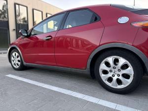 Red Honda Civic 2008 in Vilnius, with an engine capacity of 2.20 L and mileage of 197 thousand km for 2770 €, photo 6 on AUTOMOTO.COM.LV