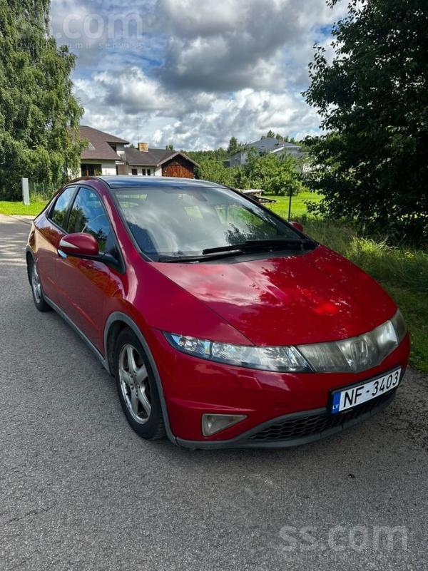 Red Honda Civic 2008 in Riga, with an engine capacity of 1.80 L and mileage of 357 thousand km for 1650 €, photo 1 on AUTOMOTO.COM.LV