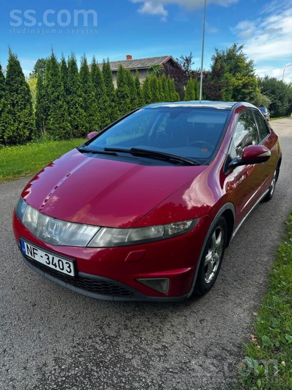 Red Honda Civic 2008 in Riga, with an engine capacity of 1.80 L and mileage of 357 thousand km for 1650 €, photo 2 on AUTOMOTO.COM.LV