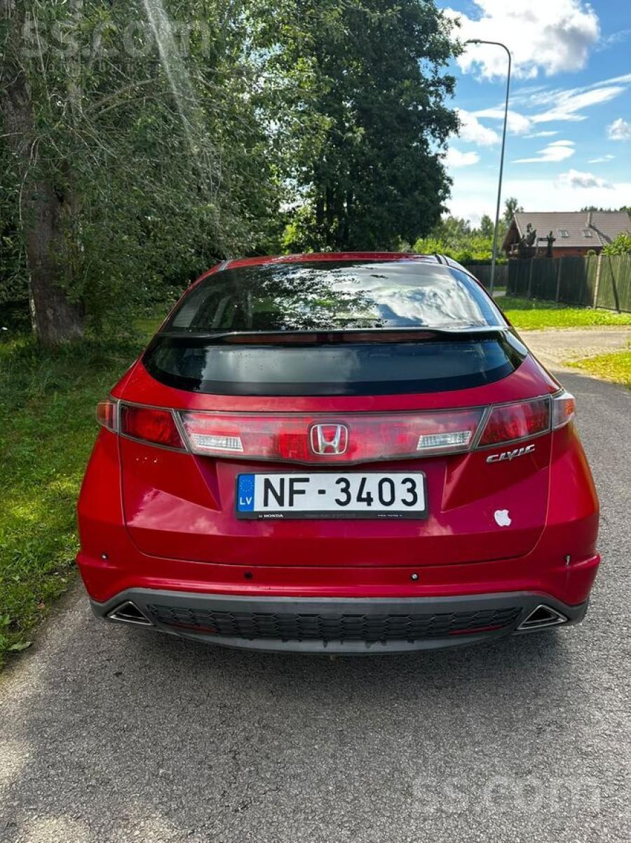 Red Honda Civic 2008 in Riga, with an engine capacity of 1.80 L and mileage of 357 thousand km for 1650 €, photo 4 on AUTOMOTO.COM.LV