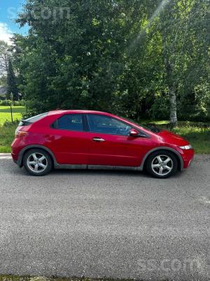 Red Honda Civic 2008 in Riga, with an engine capacity of 1.80 L and mileage of 357 thousand km for 1650 €, photo 5 on AUTOMOTO.COM.LV