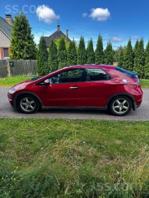 Red Honda Civic 2008 in Riga, with an engine capacity of 1.80 L and mileage of 357 thousand km for 1650 €, photo 6 on AUTOMOTO.COM.LV