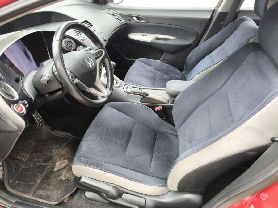 Sarkans Honda Civic 2008 Kauņa, ar dzinēja tilpumu 1.80 L un nobraukumu 210 tūkst. km par 1250 €, foto 13 vietnē AUTOMOTO.COM.LV