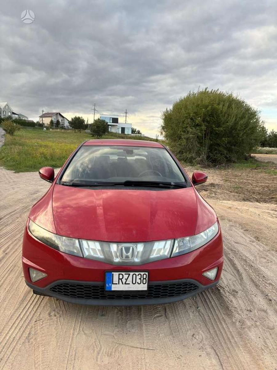 Sarkans Honda Civic 2008 Viļņa, ar dzinēja tilpumu 2.20 L un nobraukumu 329 tūkst. km par 1400 €, foto 3 vietnē AUTOMOTO.COM.LV
