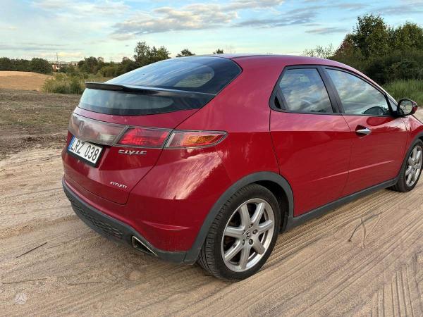 Red Honda Civic 2008 in Vilnius, with an engine capacity of 2.20 L and mileage of 329 thousand km for 1400 €, photo 5 on AUTOMOTO.COM.LV