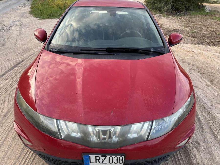 Sarkans Honda Civic 2008 Viļņa, ar dzinēja tilpumu 2.20 L un nobraukumu 329 tūkst. km par 1400 €, foto 8 vietnē AUTOMOTO.COM.LV