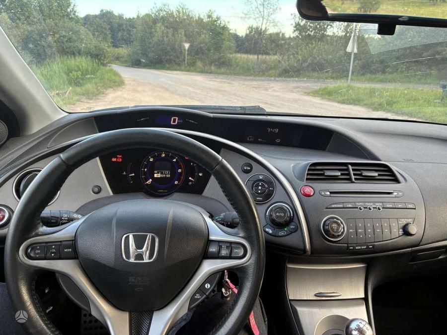 Sarkans Honda Civic 2008 Viļņa, ar dzinēja tilpumu 2.20 L un nobraukumu 329 tūkst. km par 1400 €, foto 10 vietnē AUTOMOTO.COM.LV