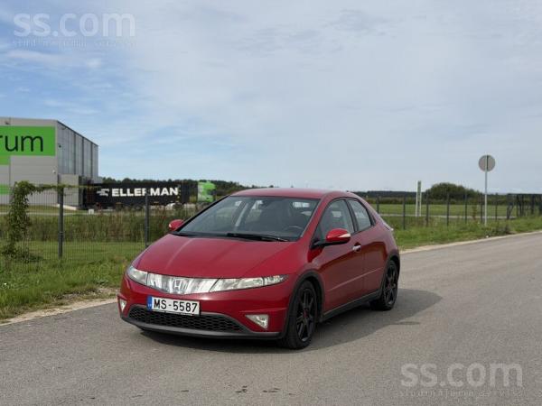 Red Honda Civic 2008 in Riga, with an engine capacity of 2.20 L and mileage of 293 thousand km for 1700 €, photo 1 on AUTOMOTO.COM.LV