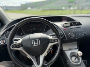 Sarkans Honda Civic 2008 Rīga, ar dzinēja tilpumu 2.20 L un nobraukumu 293 tūkst. km par 1700 €, foto 9 vietnē AUTOMOTO.COM.LV