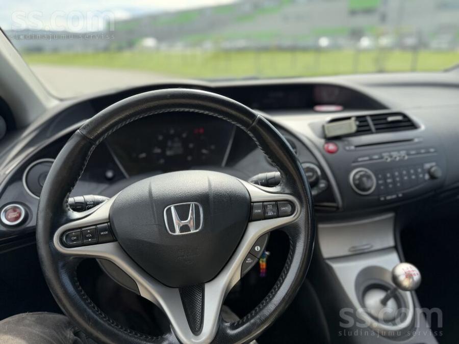 Sarkans Honda Civic 2008 Rīga, ar dzinēja tilpumu 2.20 L un nobraukumu 293 tūkst. km par 1700 €, foto 9 vietnē AUTOMOTO.COM.LV