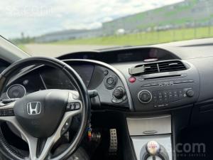 Sarkans Honda Civic 2008 Rīga, ar dzinēja tilpumu 2.20 L un nobraukumu 293 tūkst. km par 1700 €, foto 11 vietnē AUTOMOTO.COM.LV