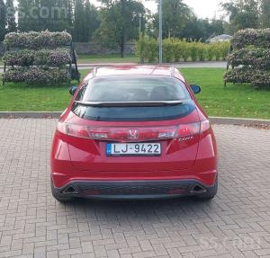Red Honda Civic 2008 in Riga, with an engine capacity of 1.80 L and mileage of 318 thousand km for 1880 €, photo 4 on AUTOMOTO.COM.LV