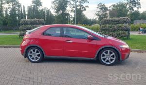 Red Honda Civic 2008 in Riga, with an engine capacity of 1.80 L and mileage of 318 thousand km for 1880 €, photo 5 on AUTOMOTO.COM.LV