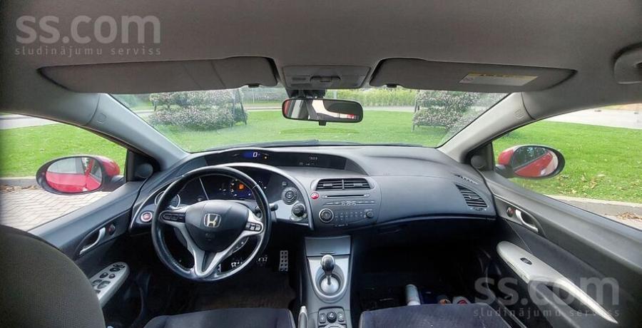 Red Honda Civic 2008 in Riga, with an engine capacity of 1.80 L and mileage of 318 thousand km for 1880 €, photo 6 on AUTOMOTO.COM.LV