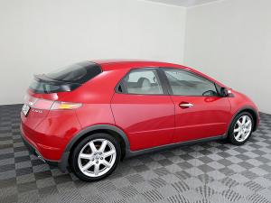 Красный Хонда Цивик 2008 в Таллин, объемом двигателя 1.80 л и пробегом 210 тыс. км за 1499 €, фото 4 на AUTOMOTO.COM.LV