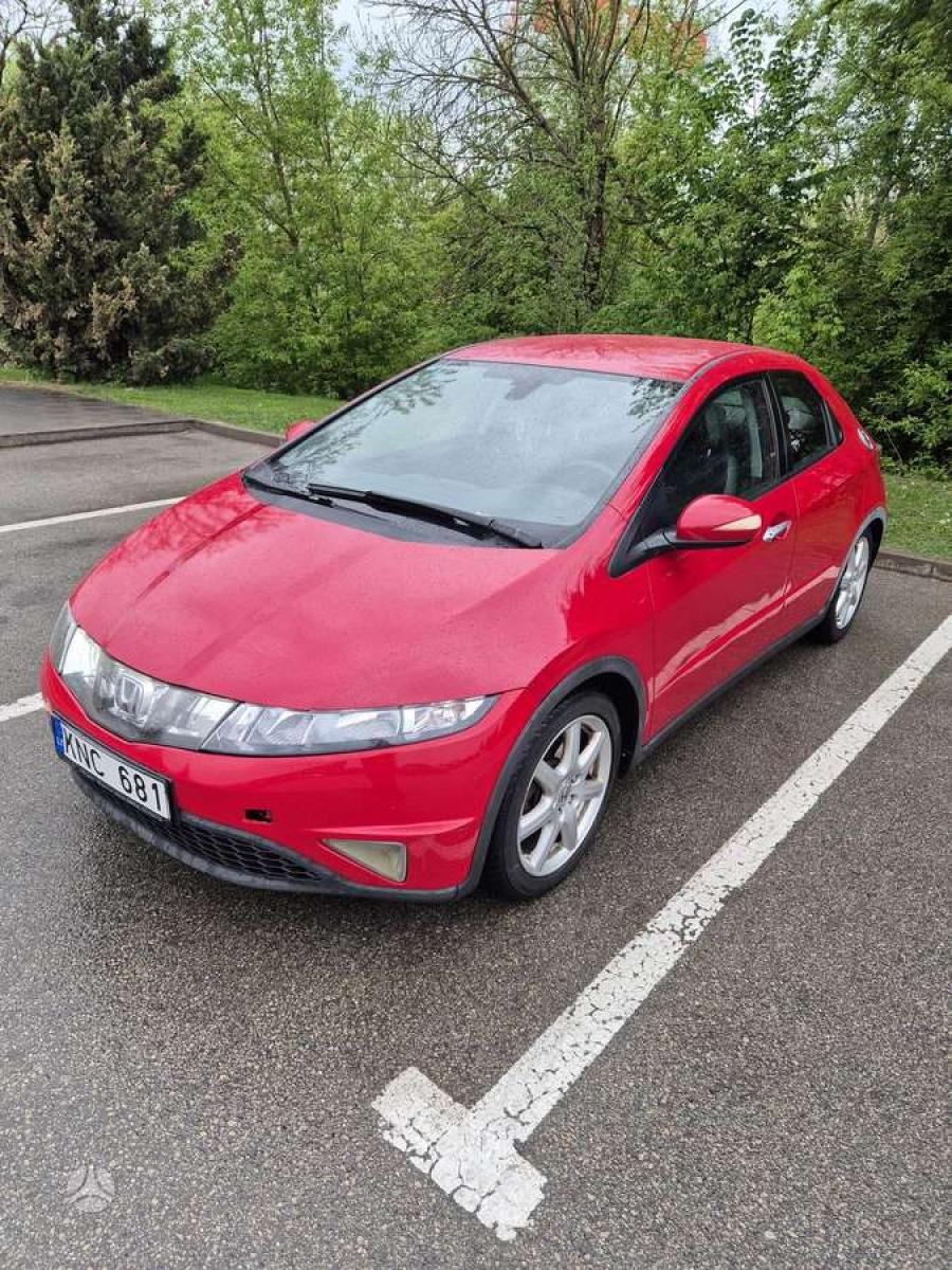 Red Honda Civic 2008 in Panevezys, with an engine capacity of 2.20 L and mileage of 326 thousand km for 1400 €, photo 3 on AUTOMOTO.COM.LV