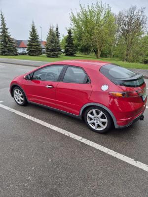 Red Honda Civic 2008 in Panevezys, with an engine capacity of 2.20 L and mileage of 326 thousand km for 1400 €, photo 4 on AUTOMOTO.COM.LV