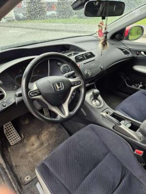 Red Honda Civic 2008 in Panevezys, with an engine capacity of 2.20 L and mileage of 326 thousand km for 1400 €, photo 8 on AUTOMOTO.COM.LV
