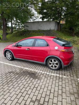 Sarkans Honda Civic 2008 Rīga, ar dzinēja tilpumu 1.80 L un nobraukumu 334 tūkst. km par 1300 €, foto  vietnē AUTOMOTO.COM.LV