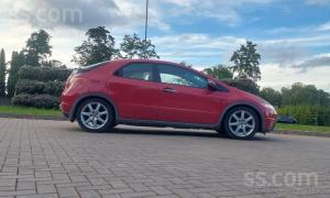 Red Honda Civic 2008 in Riga, with an engine capacity of 1.80 L and mileage of 319 thousand km for 1880 €, photo 4 on AUTOMOTO.COM.LV