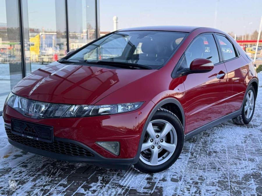 Sarkans Honda Civic 2009 Viļņa, ar dzinēja tilpumu 1.34 L un nobraukumu 190 tūkst. km par 4999 €, foto 1 vietnē AUTOMOTO.COM.LV