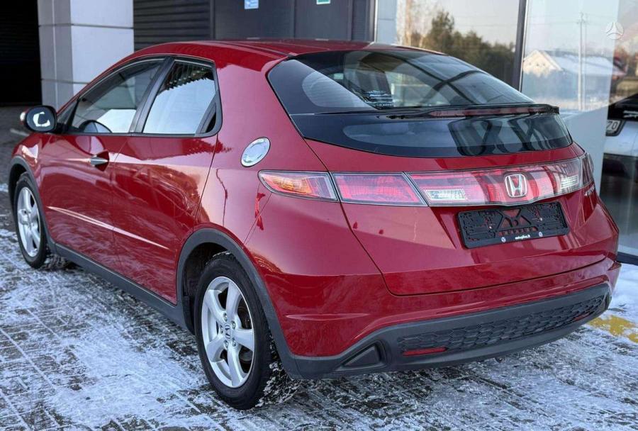Sarkans Honda Civic 2009 Viļņa, ar dzinēja tilpumu 1.34 L un nobraukumu 190 tūkst. km par 4999 €, foto 3 vietnē AUTOMOTO.COM.LV