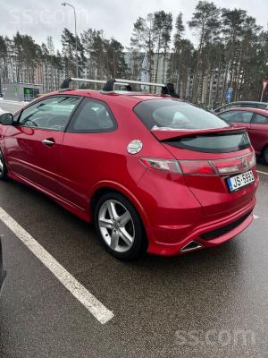 Red Honda Civic 2010 in Jurmala, with an engine capacity of 1.80 L and mileage of 107 thousand km for 4990 €, photo 2 on AUTOMOTO.COM.LV