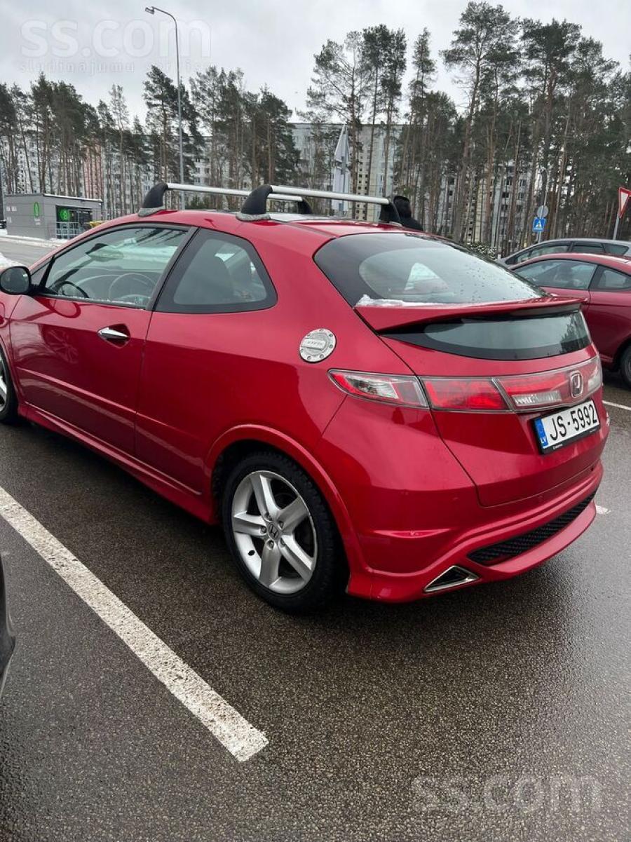 Red Honda Civic 2010 in Jurmala, with an engine capacity of 1.80 L and mileage of 107 thousand km for 4990 €, photo 2 on AUTOMOTO.COM.LV