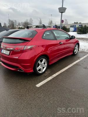 Red Honda Civic 2010 in Jurmala, with an engine capacity of 1.80 L and mileage of 107 thousand km for 4990 €, photo 3 on AUTOMOTO.COM.LV