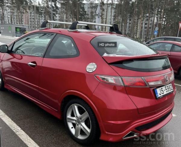 Red Honda Civic 2010 in Riga, with an engine capacity of 1.80 L and mileage of 107 thousand km for 4500 €, photo 3 on AUTOMOTO.COM.LV