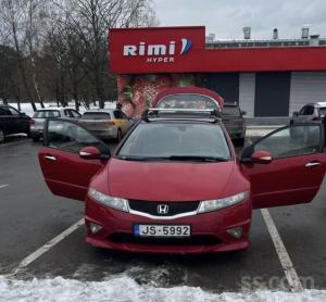 Red Honda Civic 2010 in Riga, with an engine capacity of 1.80 L and mileage of 107 thousand km for 4500 €, photo 4 on AUTOMOTO.COM.LV
