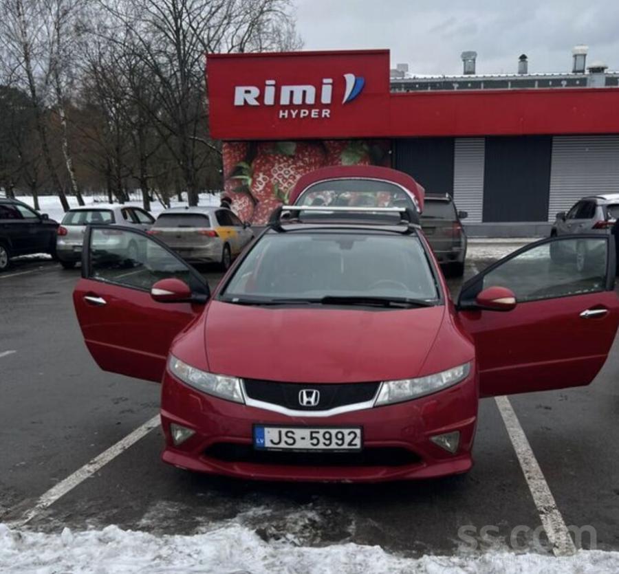 Red Honda Civic 2010 in Riga, with an engine capacity of 1.80 L and mileage of 107 thousand km for 4500 €, photo 4 on AUTOMOTO.COM.LV