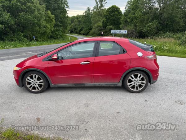 Red Honda Civic 2010 in Tallinn, with an engine capacity of 1.80 L and mileage of 158 thousand km for 4200 €, photo 1 on AUTOMOTO.COM.LV