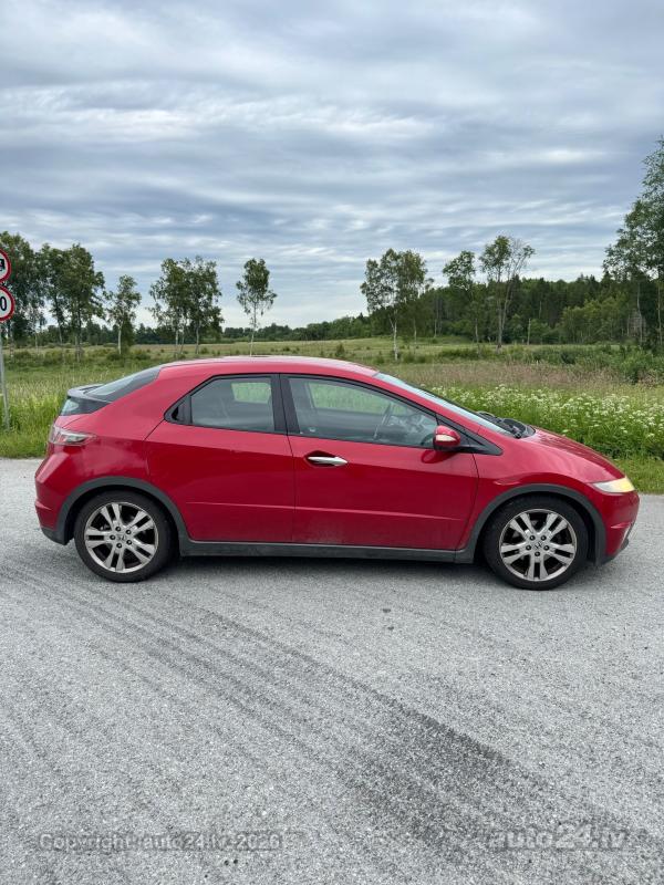 Red Honda Civic 2010 in Tallinn, with an engine capacity of 1.80 L and mileage of 158 thousand km for 4200 €, photo 5 on AUTOMOTO.COM.LV