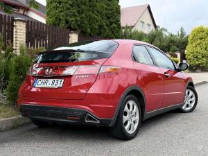 Red Honda Civic 2011 in Vilnius, with an engine capacity of 1.80 L and mileage of 214 thousand km for 3450 €, photo 3 on AUTOMOTO.COM.LV