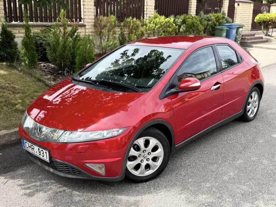 Red Honda Civic 2011 in Vilnius, with an engine capacity of 1.80 L and mileage of 214 thousand km for 3450 €, photo 6 on AUTOMOTO.COM.LV