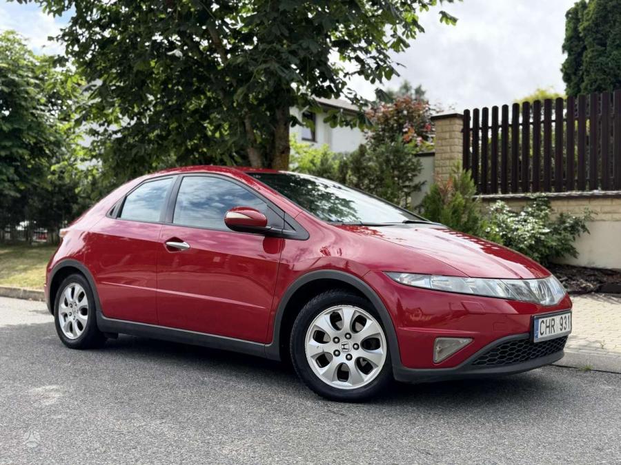 Red Honda Civic 2011 in Vilnius, with an engine capacity of 1.80 L and mileage of 214 thousand km for 3450 €, photo 19 on AUTOMOTO.COM.LV